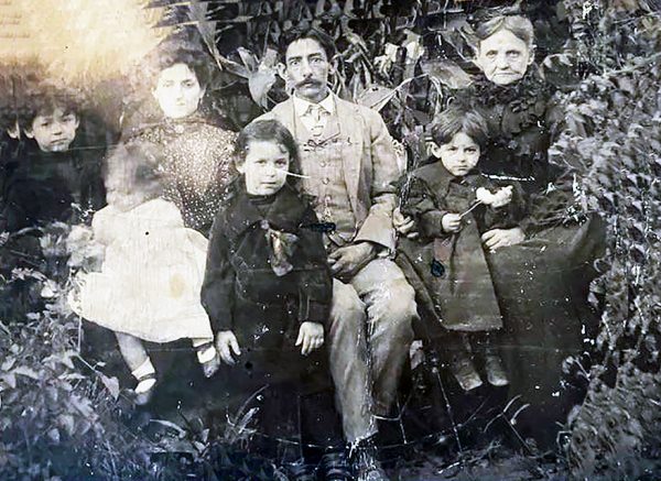 Photo from the Past – Family of Dr. Armand Lafleur c. 1905 » St. Landry ...